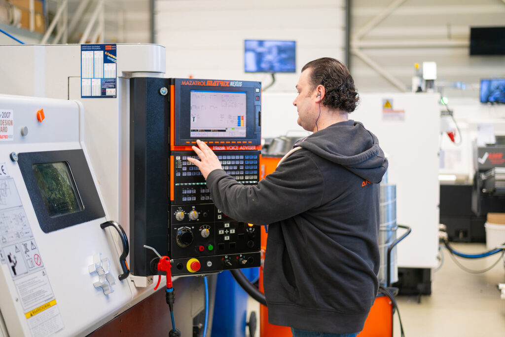 CNC-Draaier | ANKRO Kunststof Verspaning